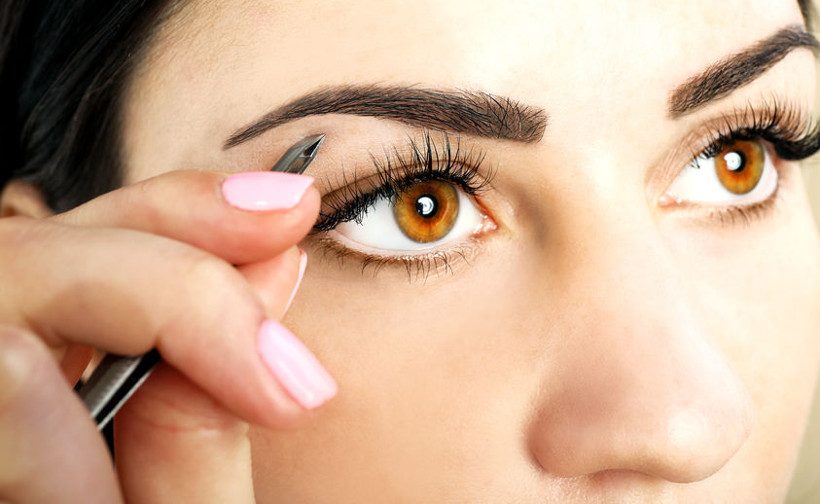 Wenkbrauwen epileren - Salon Hoogeland